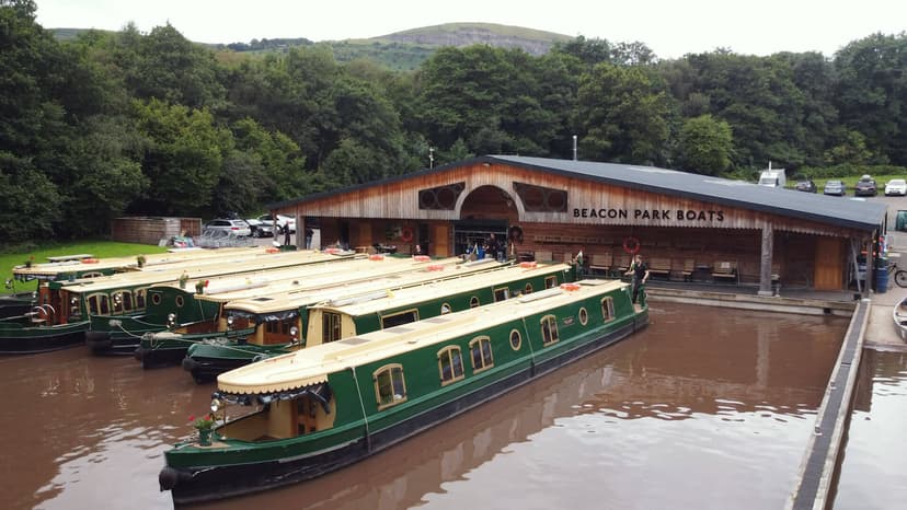Luxury canal boat holidays UK | Narrowboat Hire | Beacon Park Boats