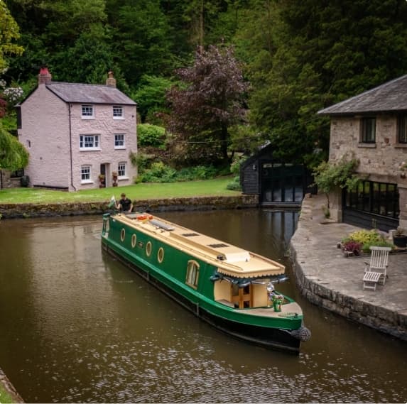 Luxury canal boat holidays UK | Narrowboat Hire | Beacon Park Boats
